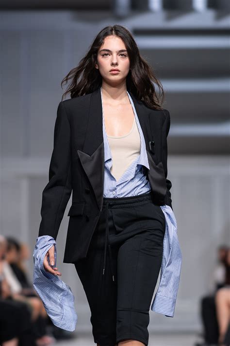 Deva Cassel Sfilate Musa Di Coperni Alla Paris Fashion Week Vogue