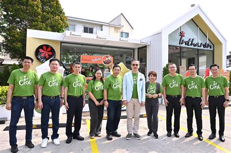 Bangchak ที่ 5 จากขวา นายชัยวัฒน์ โควาวิสารัช ประธานเจ้าหน้าที่บริหารกลุ่มบริษัทบางจาก และ