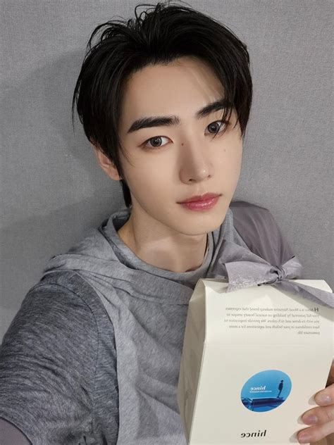 오랜만에 음방 너무 재밌었다 엔진 안무도 노래도 엔진이 좋아해 줘서 한번이지만 뿌듯한 음방이었네요 컴백도 가보자고💪
