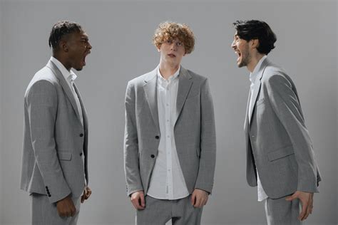 감정 표현 감정적인 격식있는 옷차림 공동 작업 공식적인 의류 기업 기업 설정 기업 환경 남자 논쟁 다양성 동료 비즈니스 비즈니스 미팅 비즈니스 복장