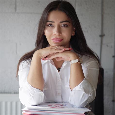 ორსულები 🥺 ზოგჯერ ლამაზი კაბის სამკაულის მაკიაჟის დავარცხნილი თმისა და მოწესრიგებული