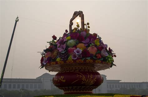 天安门广场国庆花坛鲜艳缤纷象征祖国繁花似锦 搜狐大视野 搜狐新闻