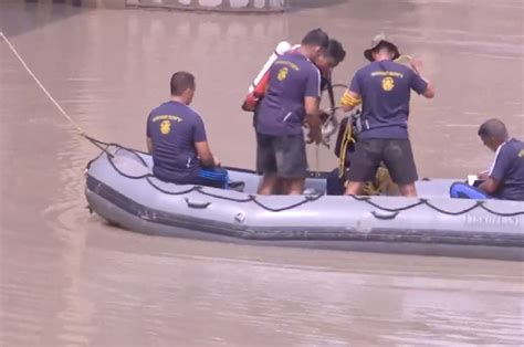 Delhi Floods Yamuna Water Above Danger Mark Cm Announces Financial