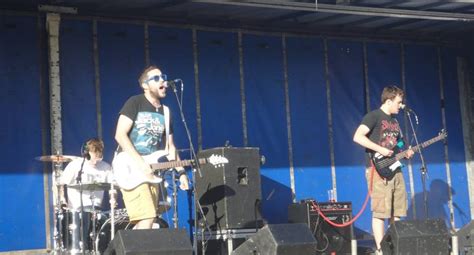 Indie Musician Based Out Of London Chris Olson Gives Us A Taste Of That Eclectic Folk Sound In