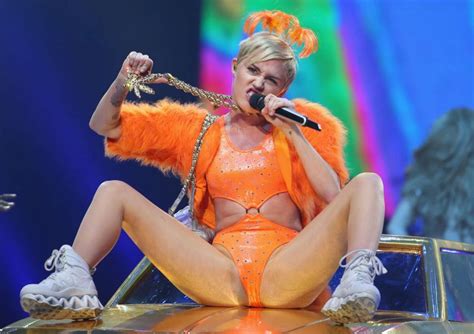 Bangerz Tour Miley Cyrus Faked