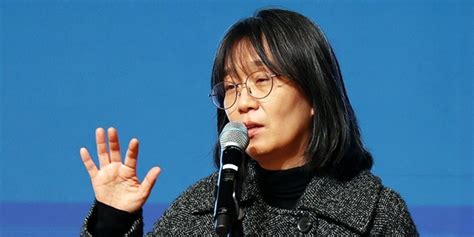 소설가 한강 한국인 최초 노벨문학상 수상 쾌거
