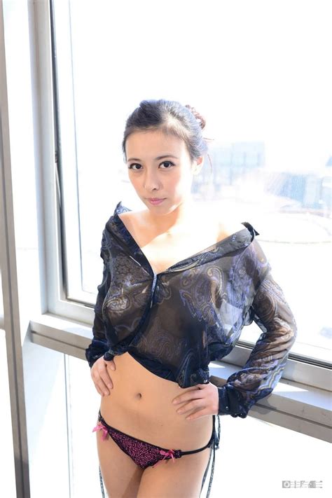 Hit x Hot 希威社林晓亦宾馆人体私拍套图 Page 1 8