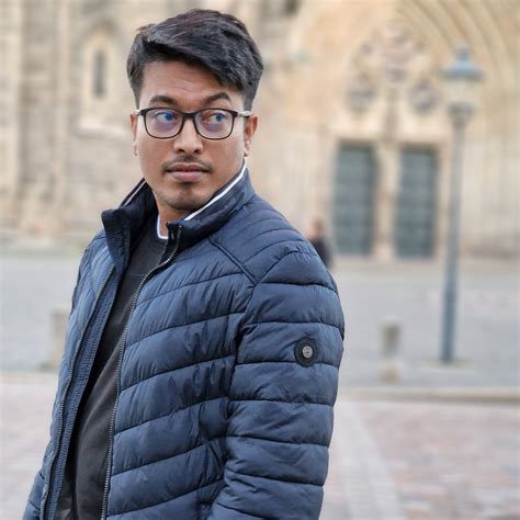 about sunny prakash medium