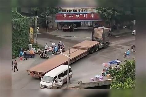 监控开半挂车的司机都是高手没点技术不敢这么造 高手 监控 技术