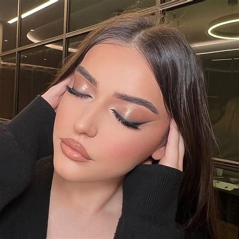 Loena Mua Make Up Albania Loena Mua Threads Say More