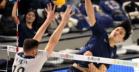 [포토] 임동혁 마테이 블로킹 뚫는 스파이크