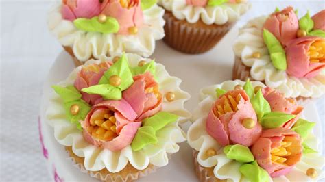 Multicolored Flowers With Your Russian Piping Tips How To Decorate