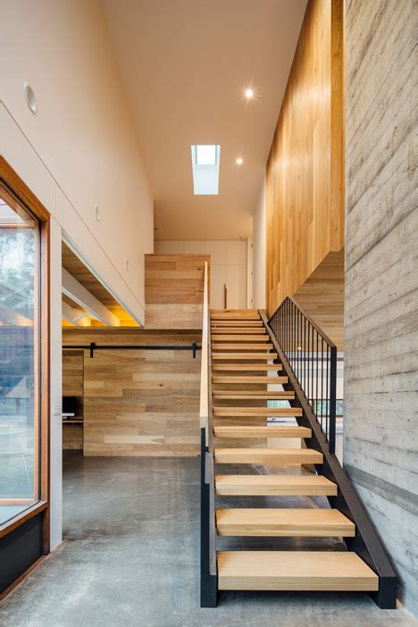 Moloney Architects Invermay House Extends From A Hillside