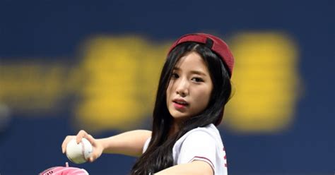 [ss포토]베리굿 조현의 핫팬츠 시구