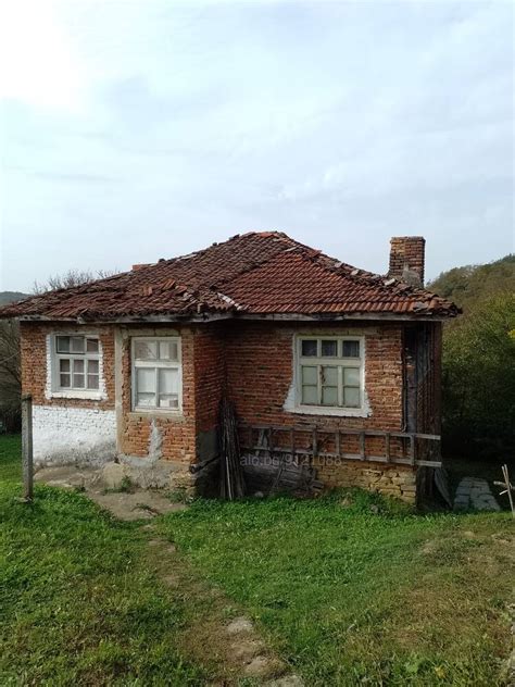 Двуетажна къща Двуетажна къща 80 кв м РЗП 1000 кв м двор Къщи Вили с Кости Кости Двуе