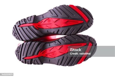 흰색 배경에 고립 된 빨간색 고무 부츠 트레킹을위한 야외 신발 0명에 대한 스톡 사진 및 기타 이미지 0명 가을 계절 Istock