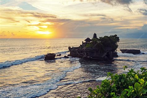 Premium Photo Tanah Lot Sunset In Bali Island Indonesia