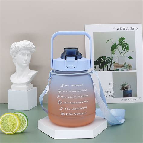 ขวดน้ำพลาสติกแบบพกพาไล่โทนสี ขวดน้ำฟาง ปิดผนึกป้องกันการรั่ว ตัวถ้วยพีซี ฝา Pp ขวดน้ำความจุ