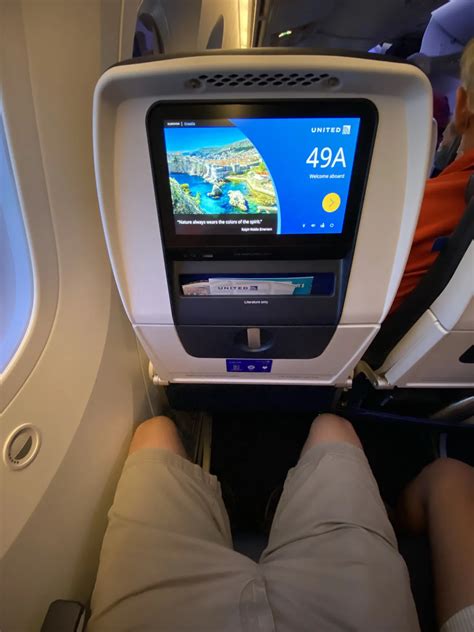 United 787 9 Largely Excites On Premium Transcon Route Runway