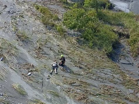 疑撿手機出意外！花蓮男摔落20公尺深溪床 警消馳援送醫 生活 Nownews今日新聞