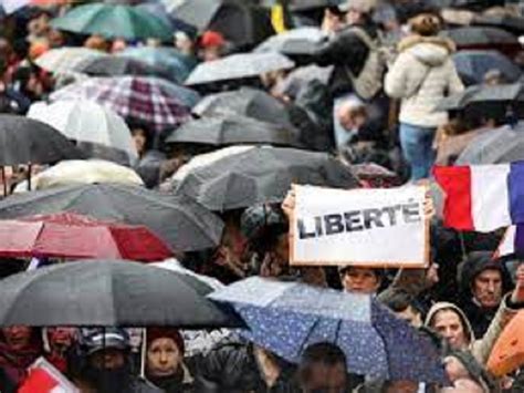 Франција воведува строги казни за антиваксерите Expres Mk