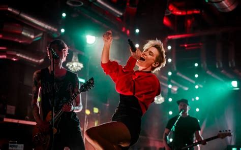 Deine Cousine Ich Kann Nur Den Gro En Appell Nach Drau En Geben Kauft Tickets Whiskey