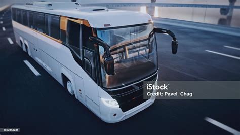 고속도로에서 관광 여객 버스 매우 빠른 운전 관광 개념 3d 렌더링 0명에 대한 스톡 사진 및 기타 이미지 0명 도로 디지털 생성 이미지 Istock