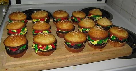 Dessert Anyone Now Im Craving Hamburger Cupcakes Imgur