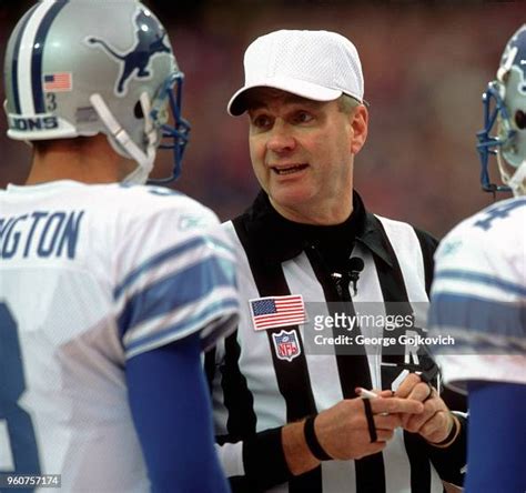 National Football League Referee Jeff Triplett Talks To Quarterback News Photo Getty Images