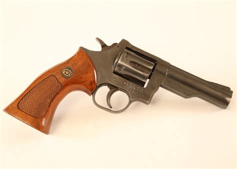 Dan Wesson 357 Magnum Ctg Revolver With Leather Holster Ebth