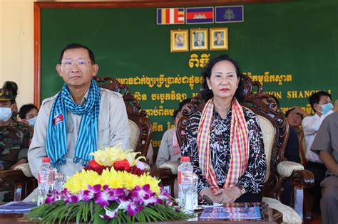 ណែនាំឱ្យស្គាល់ភរិយារបស់រដ្ឋមន្ត្រីក្រសួងពីរ ដែលមានគោរមងារជា «ឧកញ៉ា