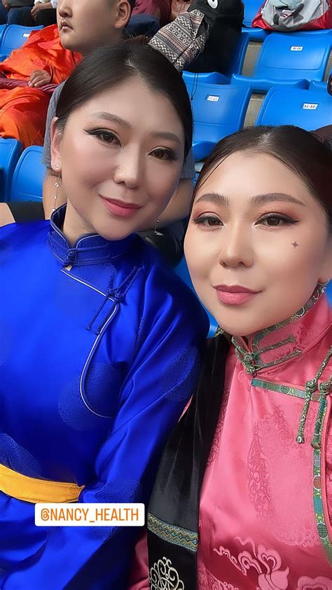 Dima 2 Автобусанд явж байх зуураа нөгөө ихэртэйгээ бас ярив за 2 лаа хөрөнгийн биржийн урд