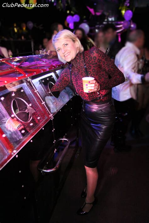 Club Pedestal