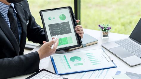 Balancing Benefits And Challenges In Data Analytics