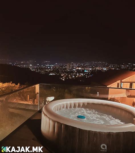 Вила со базен џакузи и одличен поглед на Скопје Kajak Mk