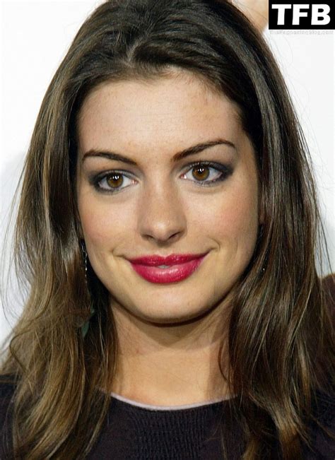 Anne Hathaway Flashes Her Nude Breast At The “school Of Rock” Premiere
