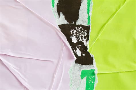 녹색과 분홍색 찢어진 종이 포스터의 구겨진 조각 찢어진 그런 지 종이 플래카드 텍스처 배경 벗겨 0명에 대한 스톡 사진 및 기타