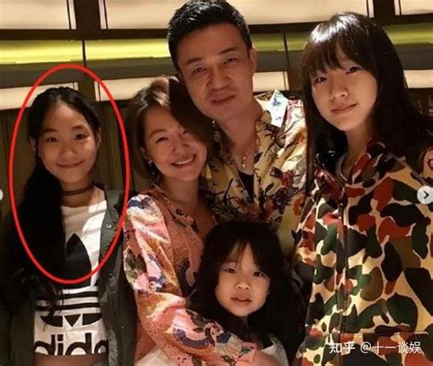 小s舞蹈老师再登热搜，二女儿被扒撞脸唐老师，两人关系惹猜测 知乎