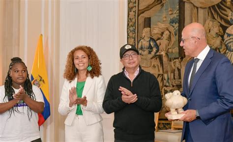 Petro Defendió A La Ministra De Ciencias Señalada De Mentir En Su Hoja