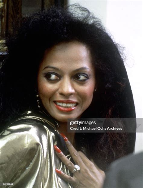 Singer Diana Ross Poses For A Portrait Session Circa 1976 Wearing A