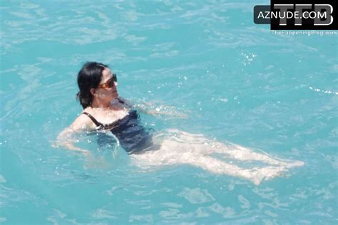 Katy Perry Sexy Seen Flaunting Her Hot Figure Wearing A One Piece