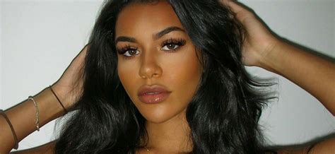 Izzy Fairthorne In Bikini Selfie Wants You To Join Her Girl Gang