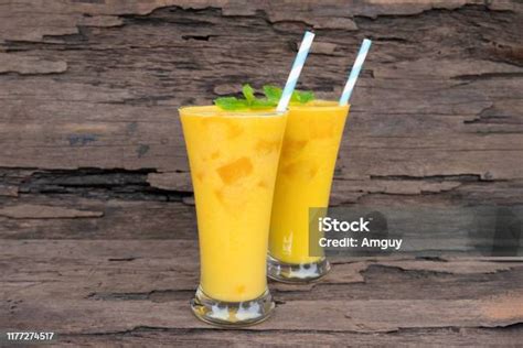 망고 스무디 주스 오렌지 과일 주스 밀크 쉐이크 혼합 음료 건강 고단백 맛 유리 에피소드 음료 아침에 나무 배경에 0명에 대한 스톡 사진 및 기타 이미지 Istock