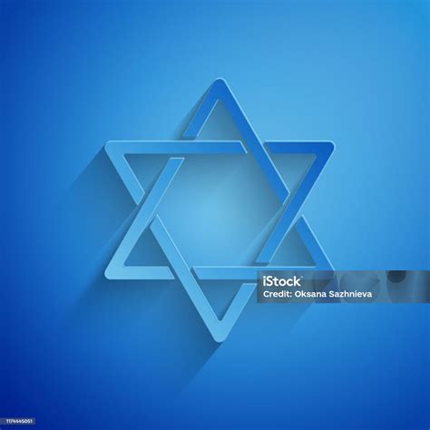 파란색 배경에 고립 된 데이비드 아이콘의 종이 컷 스타 유대인 종교의 상징 이스라엘의 상징 종이 아트 스타일입니다 벡터