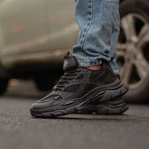 خرید کفش های ورزشی و اسپرت مردانه و زنانه با بهترین قیمت