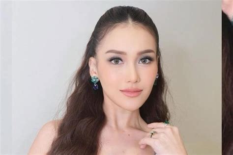 Ayu Ting Ting Tampil Anggun Kenakan Gaun Kristal Detail Transparan Netizen Auto Dibuat Terpana