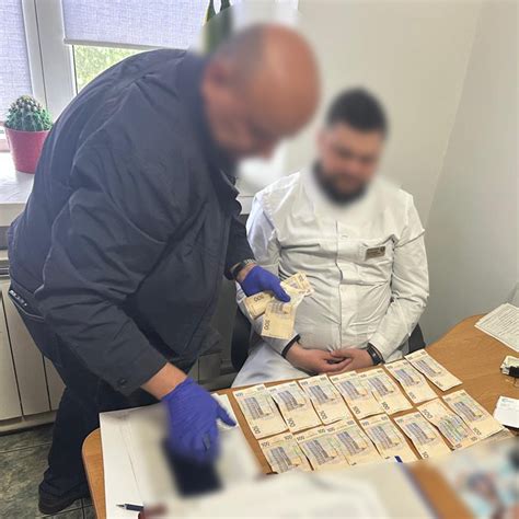 У Луцьку затримали лікаря за фальшиві довідки для ухилянтів Цензор НЕТ