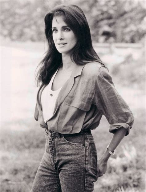 Connie Selleca Dramatic Kibbe Body Type Belles Actrices Femmes