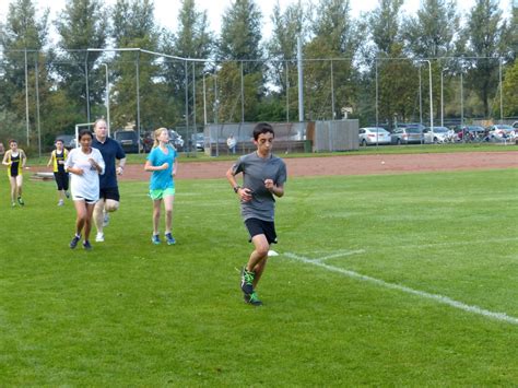 무료 이미지 운영 국가 축구 달리는 사람 십자가 금연 건강 증진 협회 경기장 플레이어 헤이그 2013 년 미국 사람 스포츠 학교 토너먼트 단체