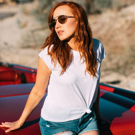 Discover Singer Songwriter Kara Connolly